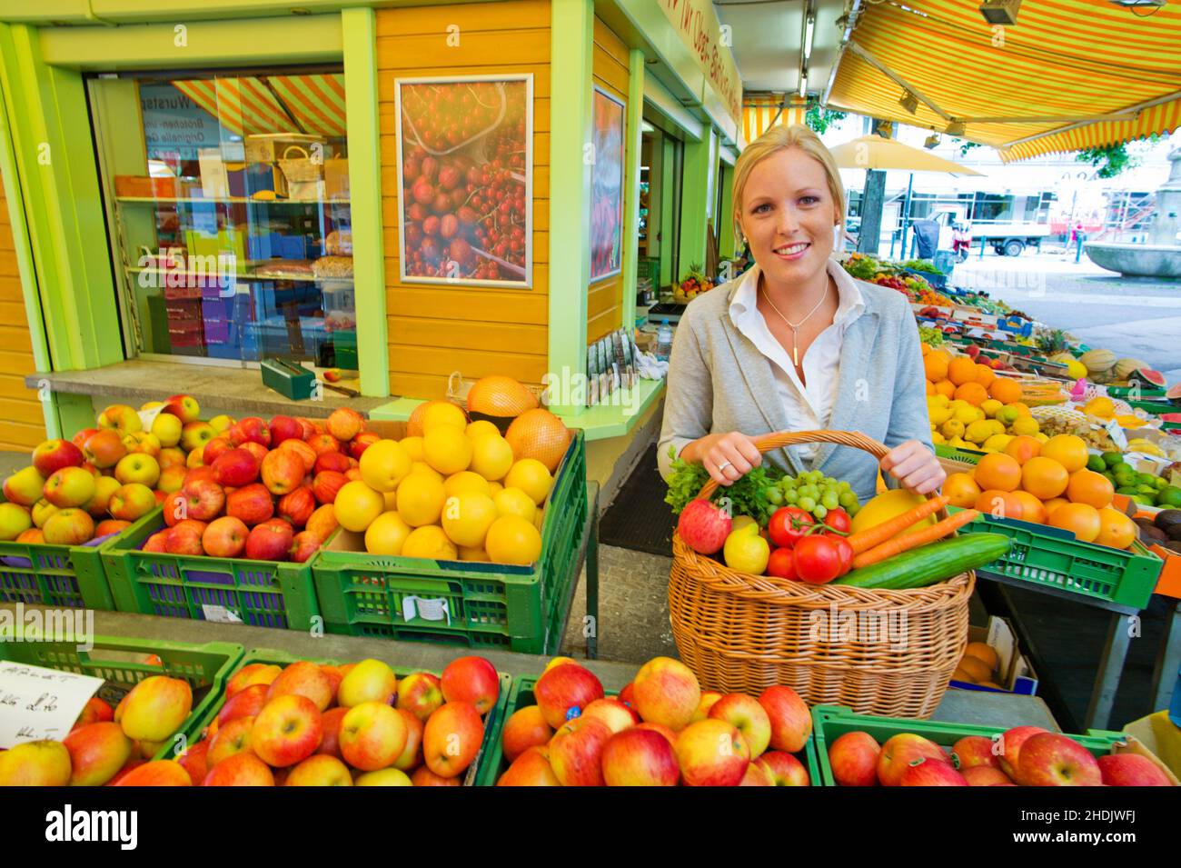 Vegetable stands supermarket hi-res stock photography and images - Alamy