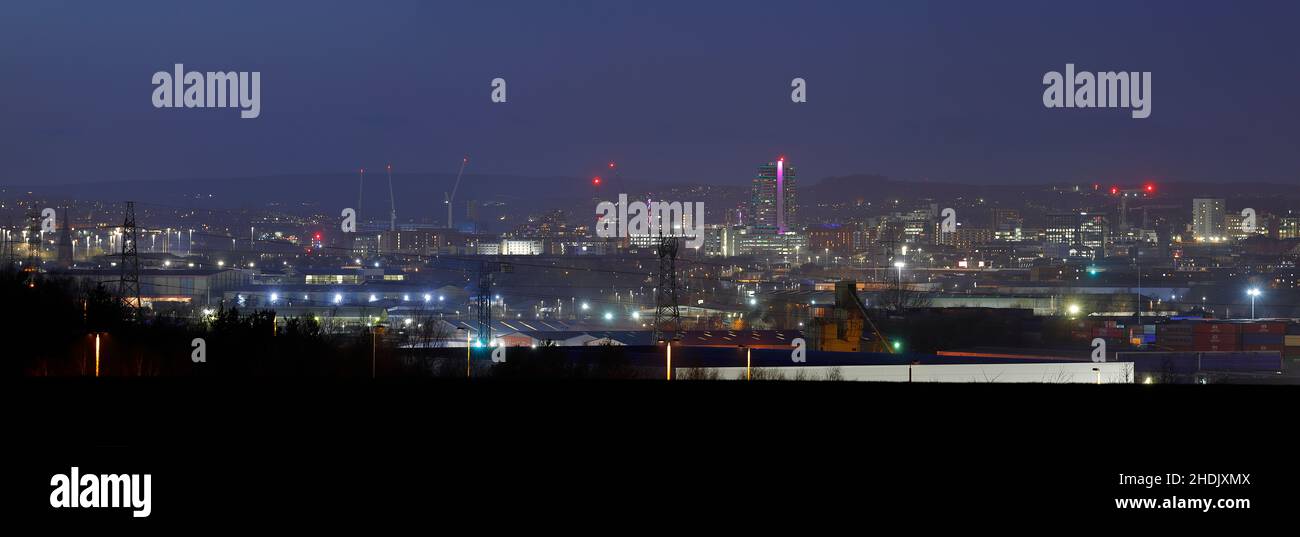 Leeds City Skyline at night Stock Photo - Alamy