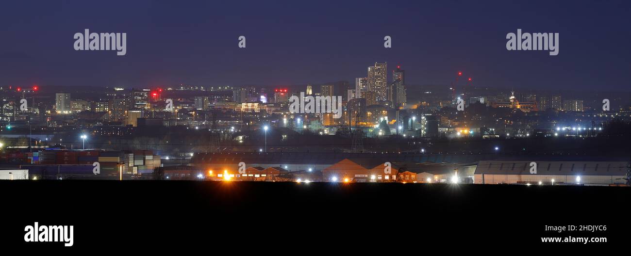 Leeds City Skyline at night Stock Photo - Alamy