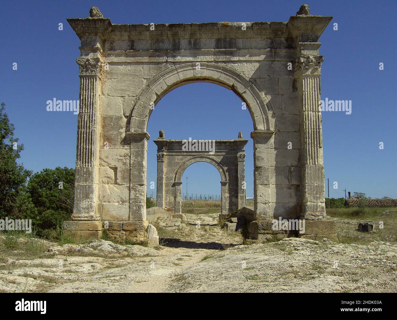 arc de triomphe, roman bridge, pont flavien, arc de triomphes Stock ...