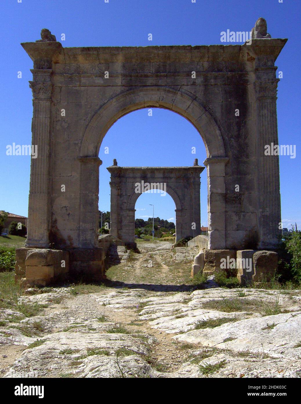 arc de triomphe, roman bridge, pont flavien, arc de triomphes Stock ...