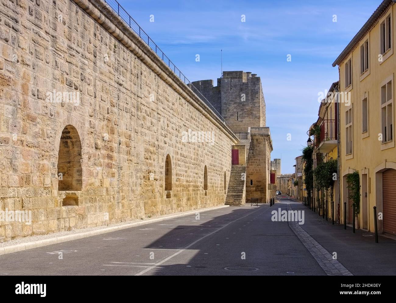 Defensive wall horizontal hi-res stock photography and images - Alamy
