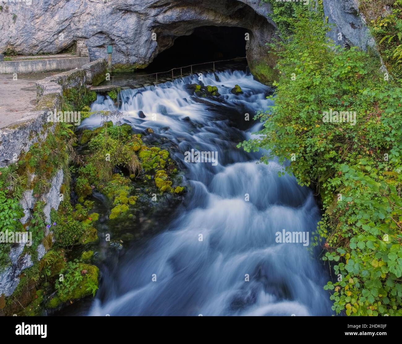 karst spring, fontaine de fontestorbes Stock Photo - Alamy