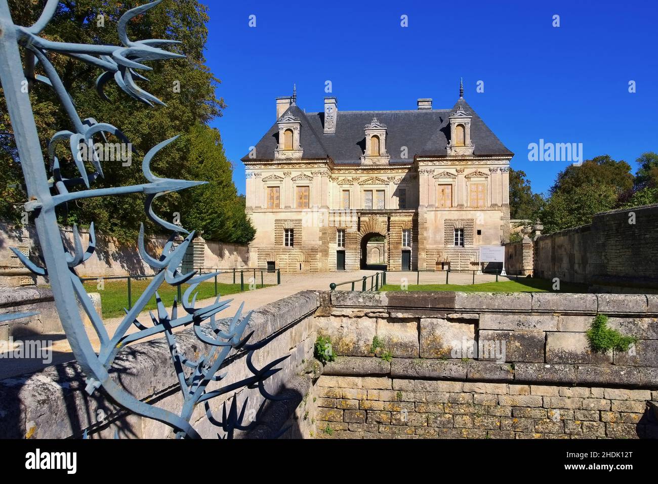 Castle of tanlay hi-res stock photography and images - Alamy