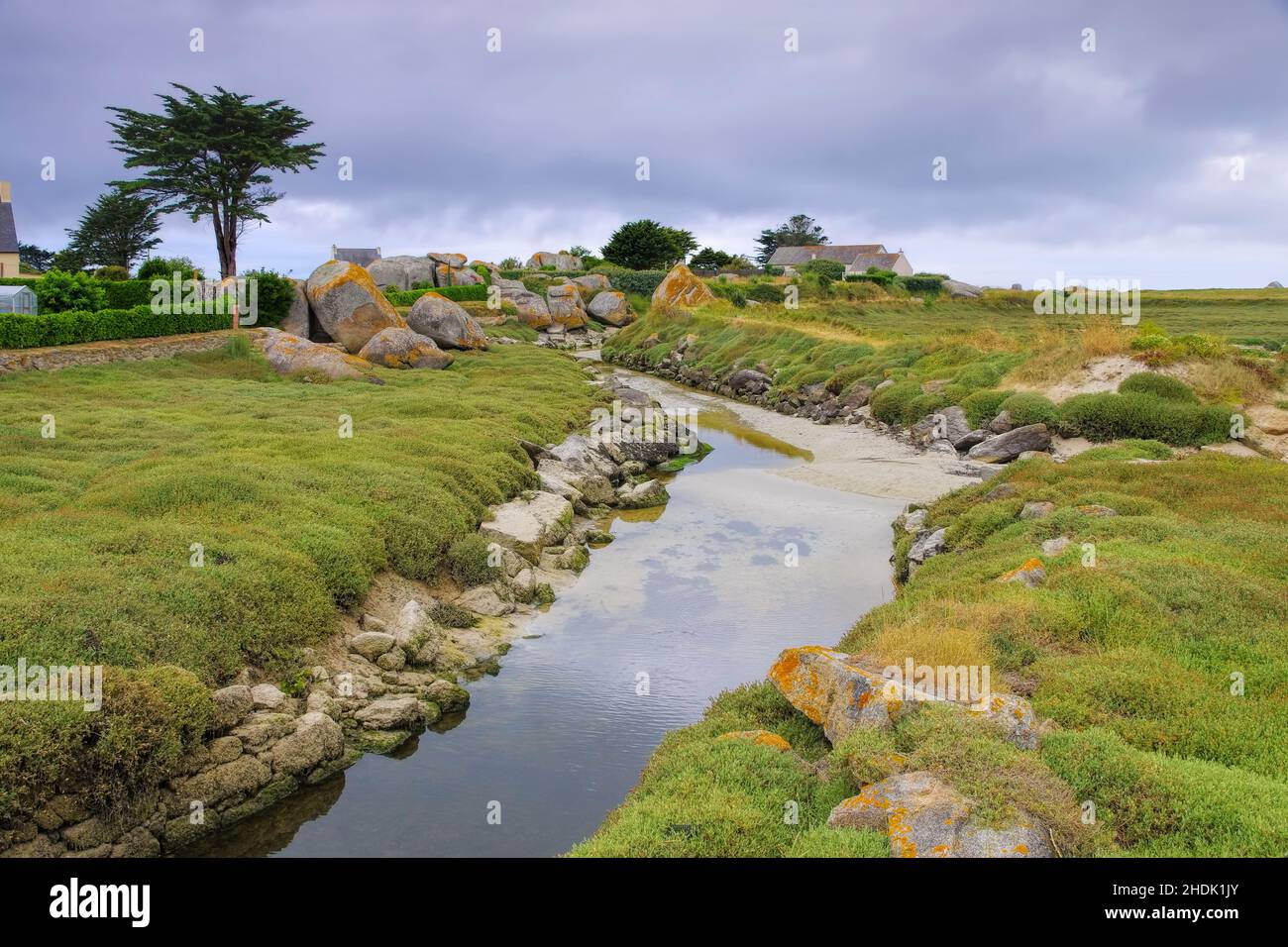 Brittany villages hi-res stock photography and images - Alamy