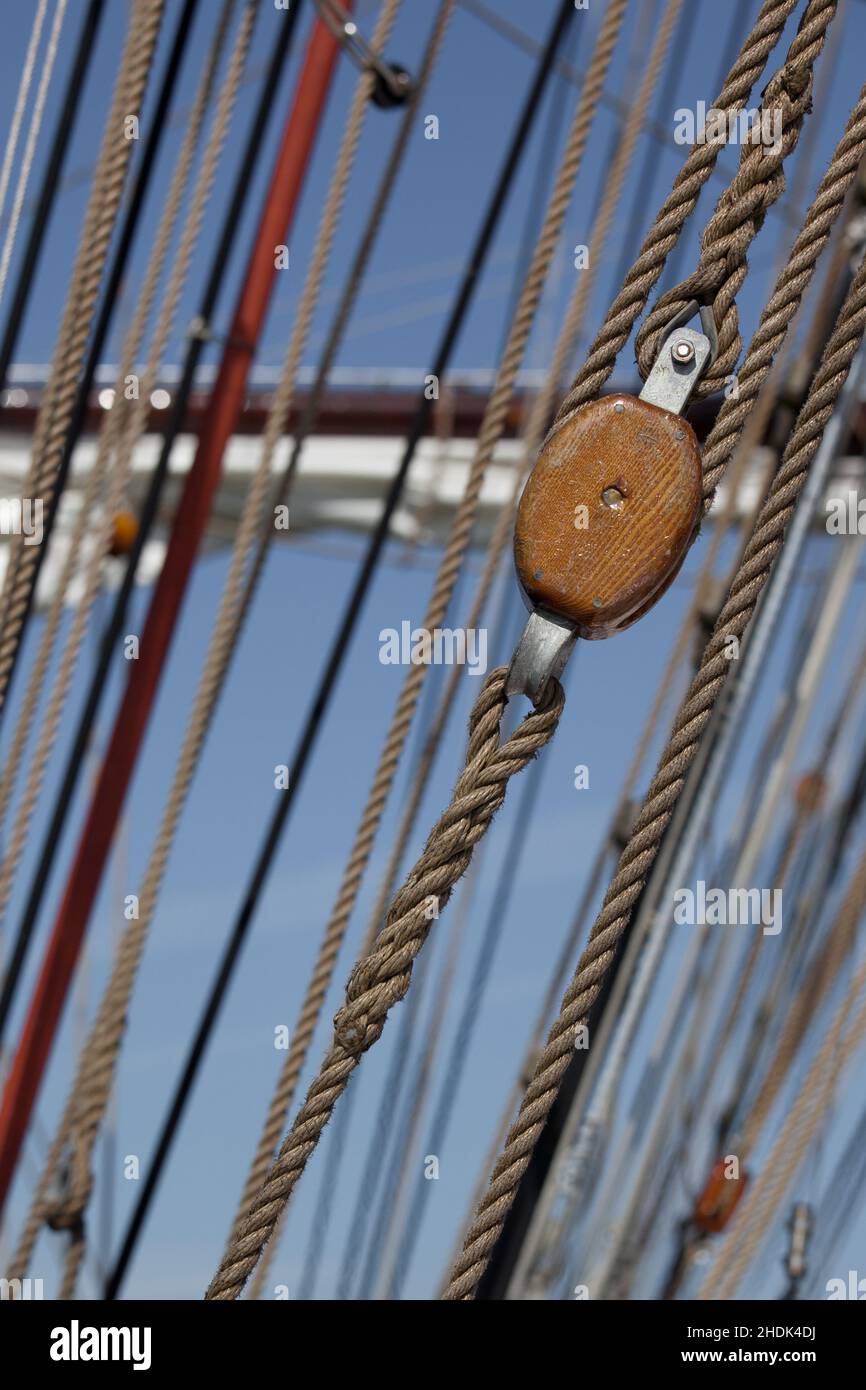 dew, rigging, pulley, dews, pulleys Stock Photo - Alamy