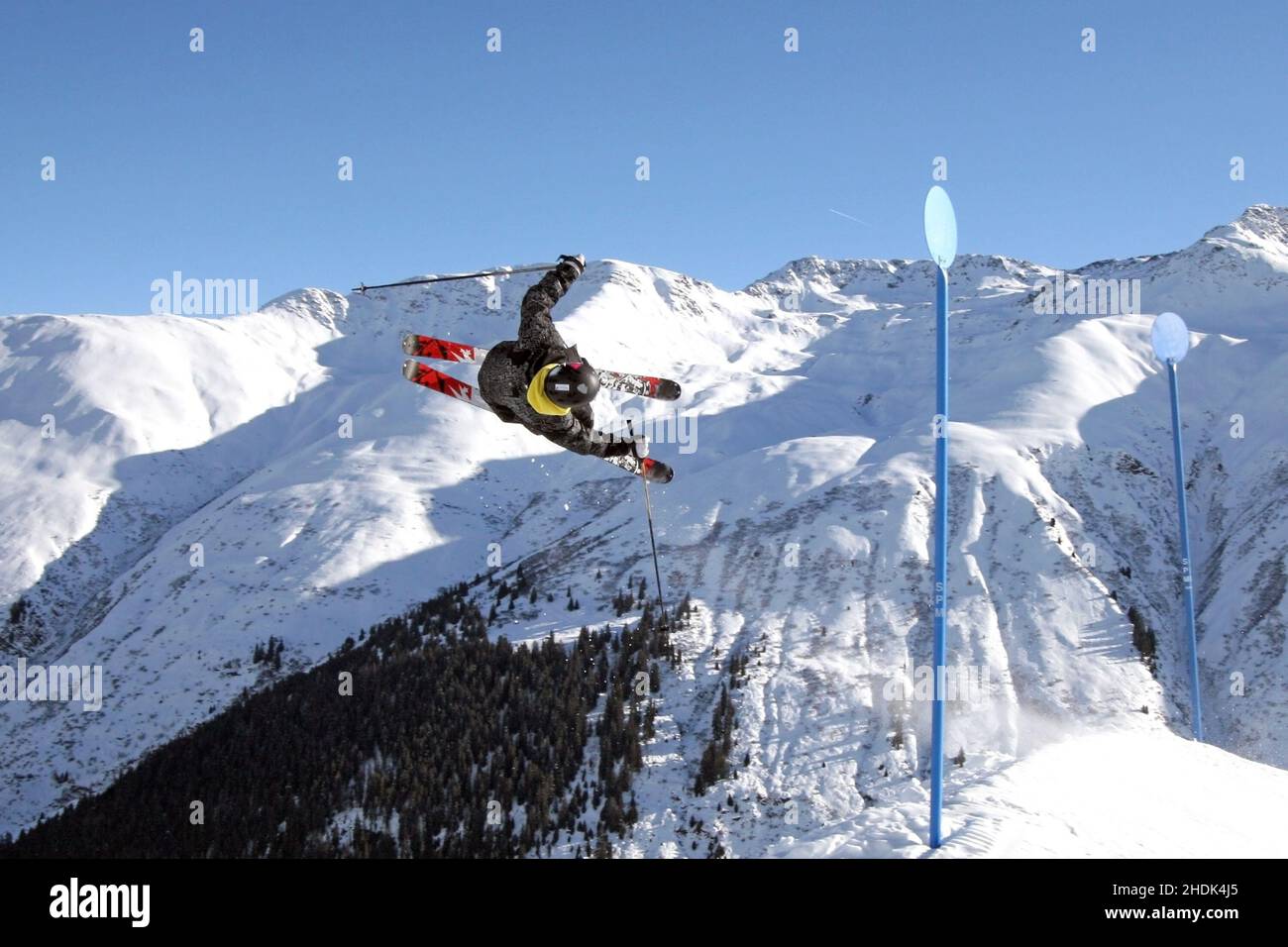 Jumping skis hi-res stock photography and images - Alamy