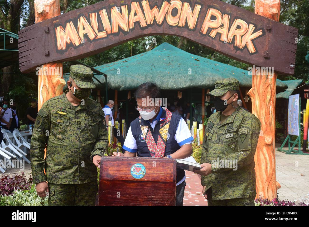 DPWH acting Secretary Roger G. Mercad, Lt. Gen. Robert C. Dauz PA ...