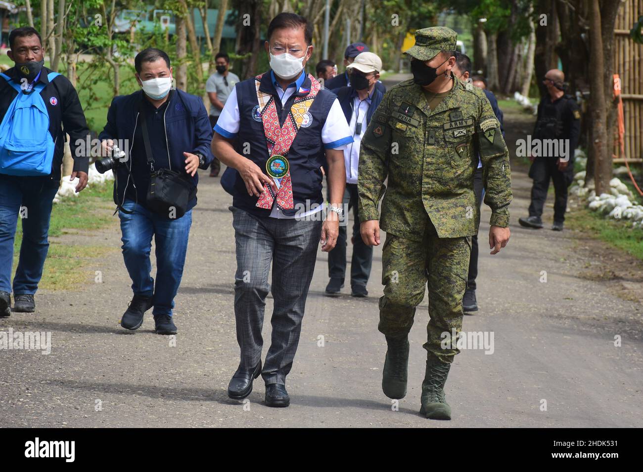 DPWH acting Secretary Roger G. Mercad, Lt. Gen. Robert C. Dauz PA ...