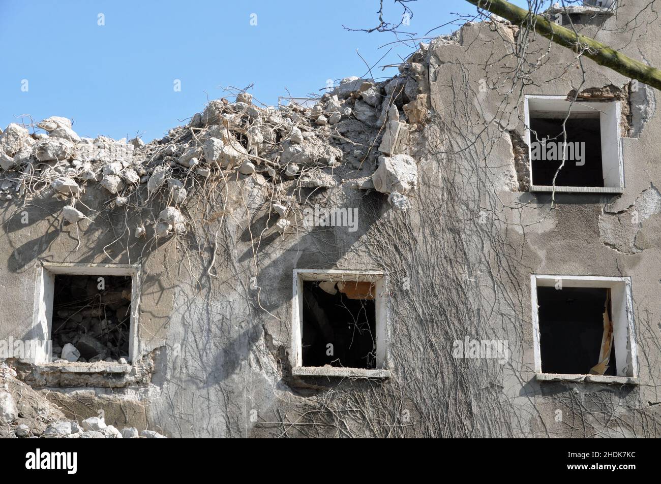Demolition house hi-res stock photography and images - Alamy