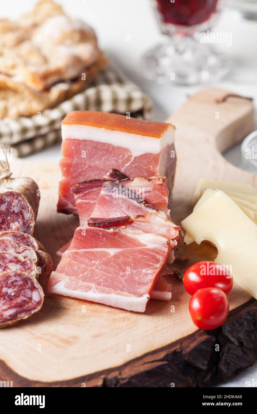 sausage platter, gammon, sausage platters, gammons Stock Photo - Alamy