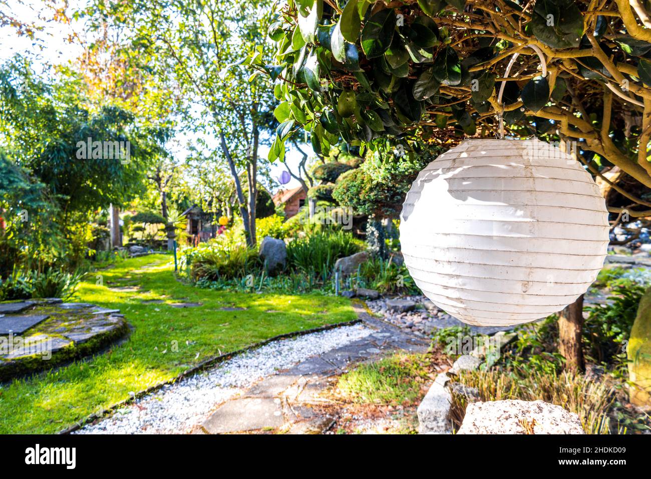 Japanese or Chinese Lanterns used in Zen style gardens to add beauty ...