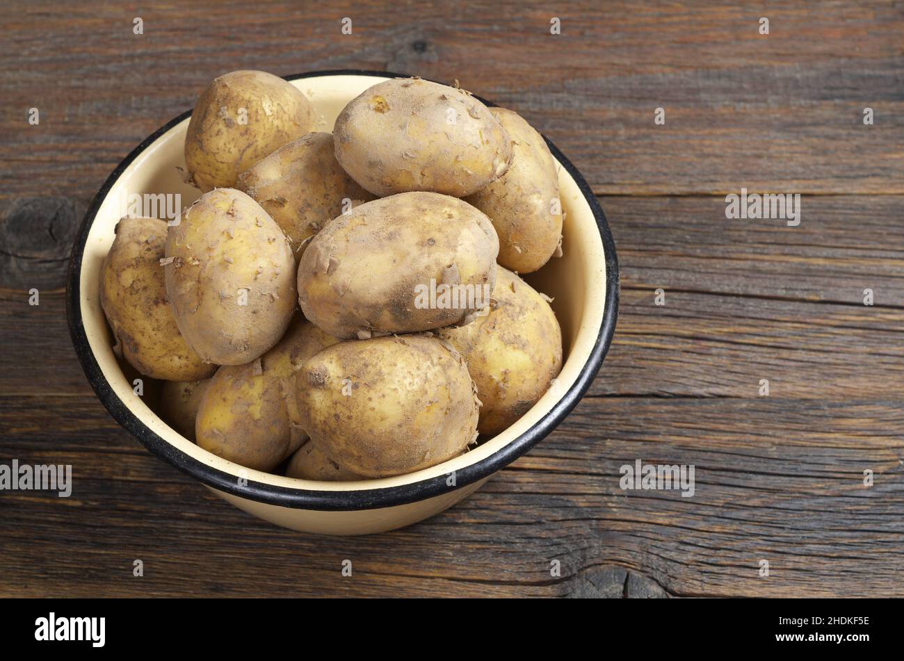 Unwashed potato hi-res stock photography and images - Alamy