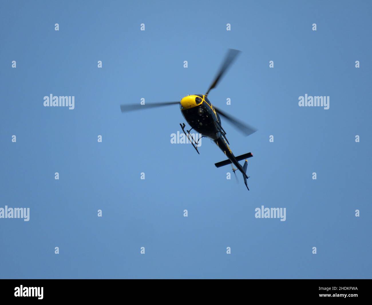 Black and yellow helicopter hi-res stock photography and images - Alamy
