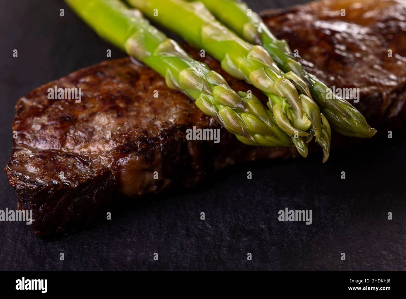 green asparagus, beef steak, beef steaks Stock Photo - Alamy