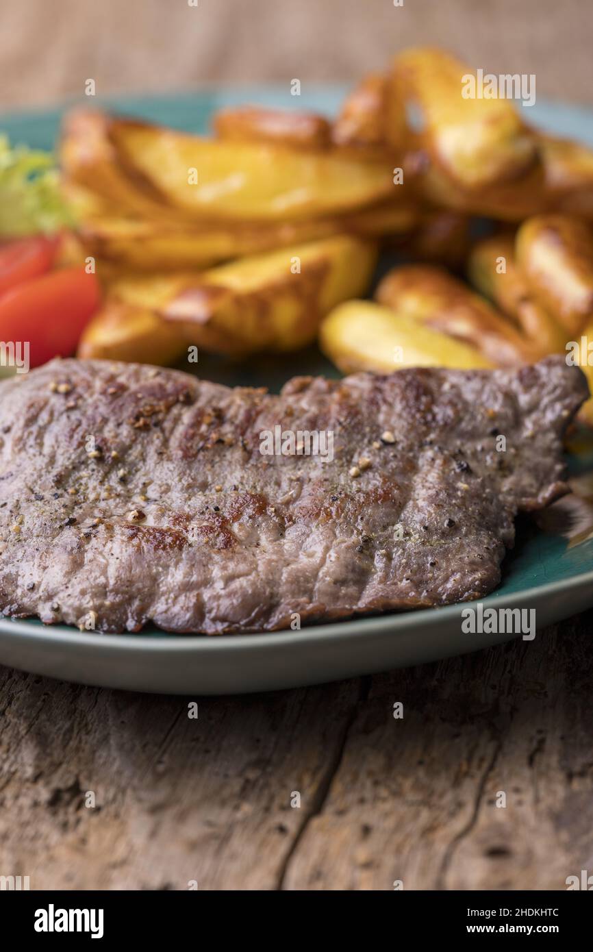 beef steak, potato wedges, beef steaks, potato wedge Stock Photo - Alamy