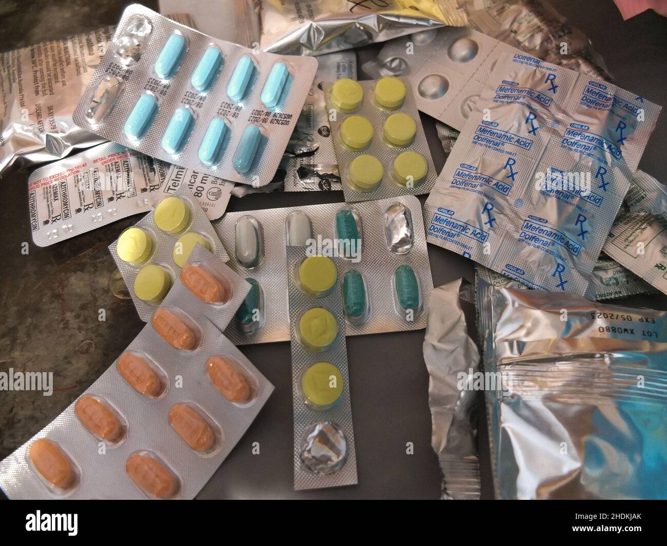 Malabon, Philippines. 05th Jan, 2022. Different kinds of Paracetamol ...