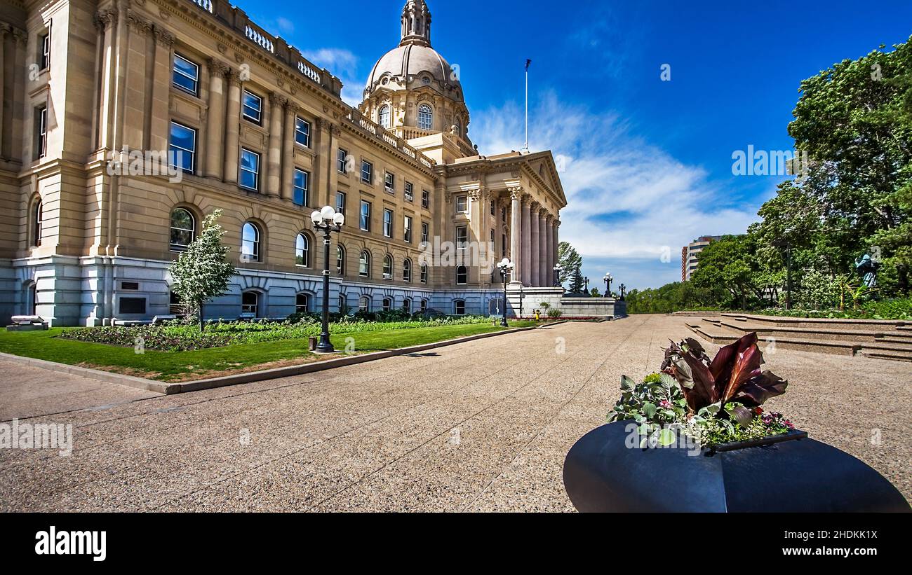 edmonton, alberta legislature building Stock Photo - Alamy