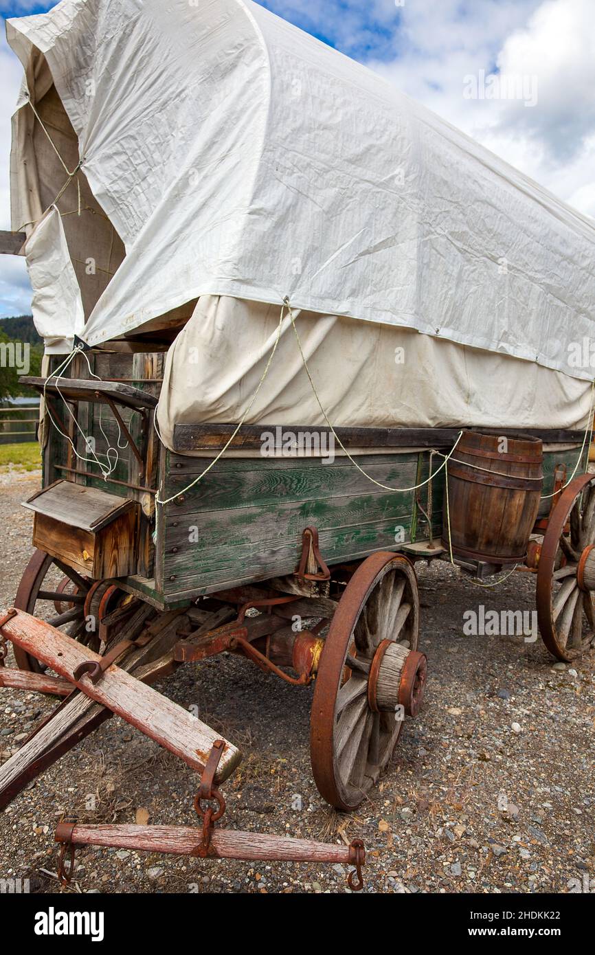 covered wagon, covered wagons Stock Photo - Alamy