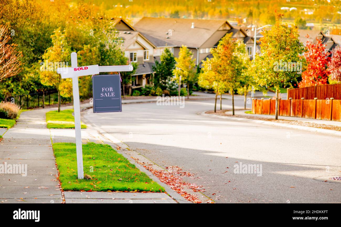 Residential for sale sign hi-res stock photography and images - Alamy