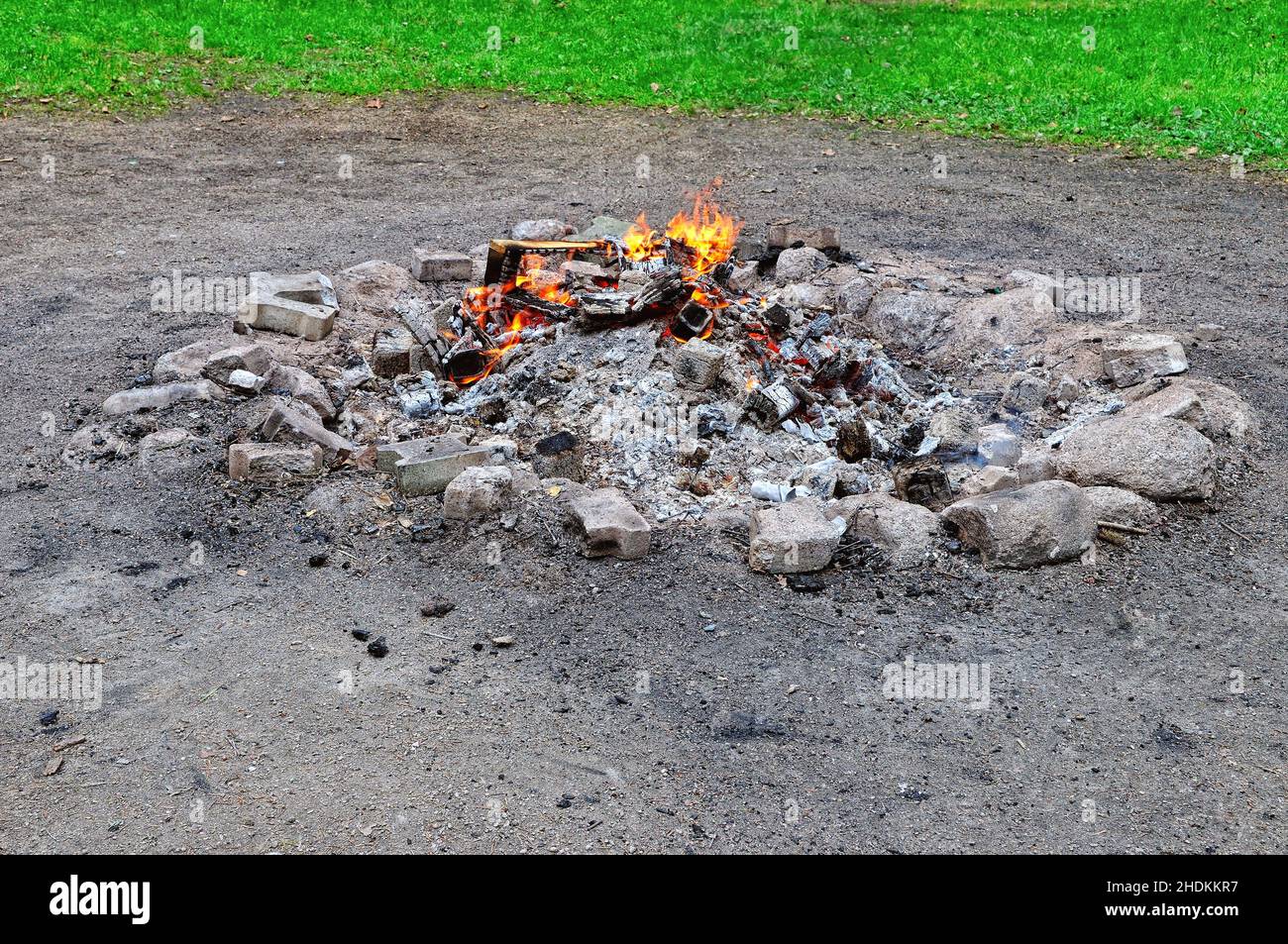 campfire, fire pit, campfires, fire pits Stock Photo - Alamy