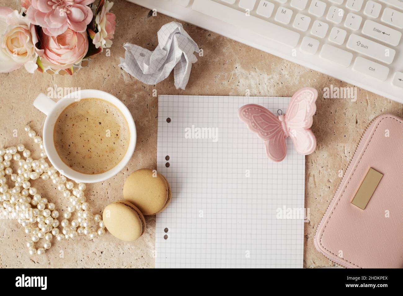 lifestyle, desk, influencer, Blogger, lifestyles, desks Stock Photo - Alamy