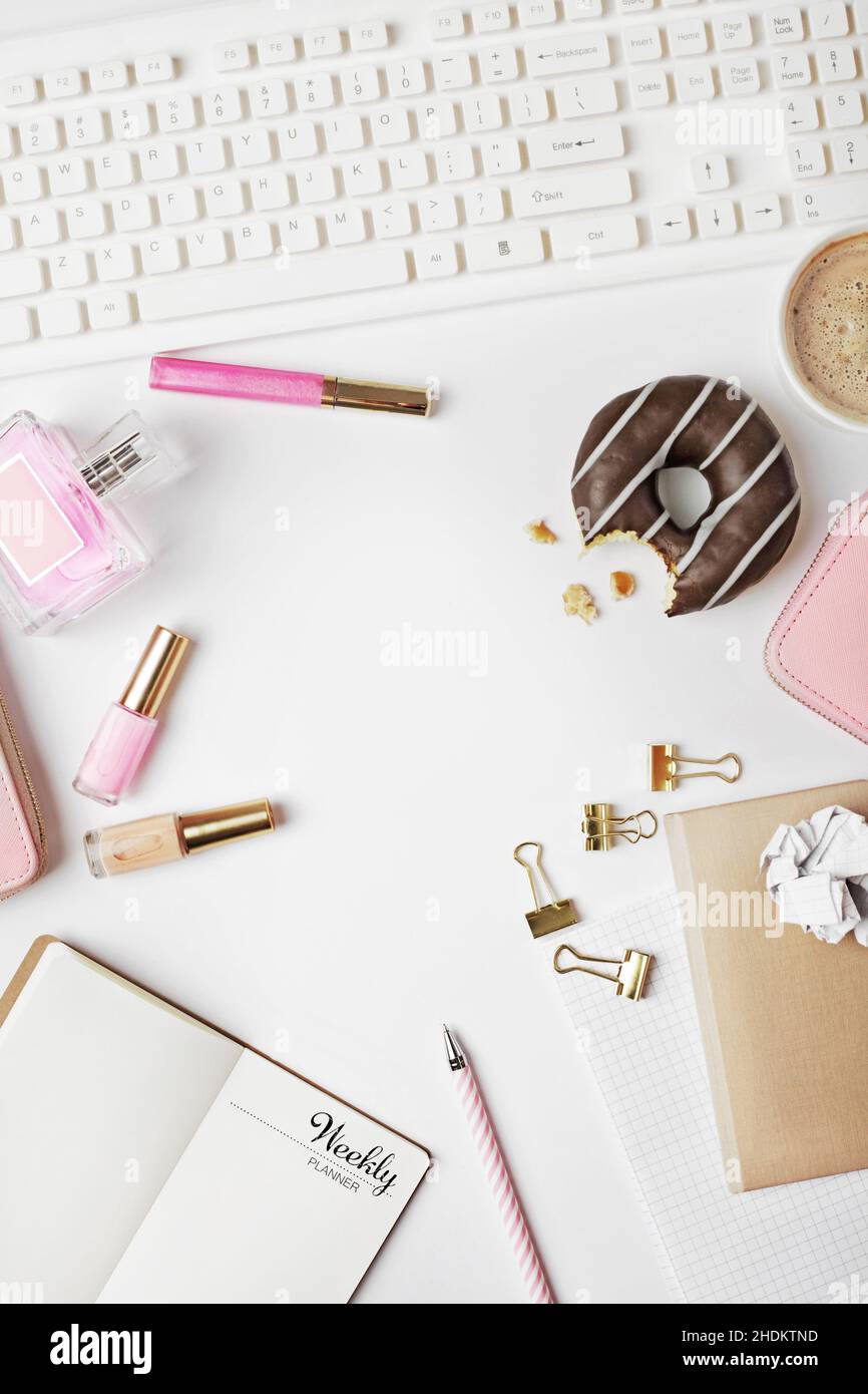 Girl keyboards computer hi-res stock photography and images - Alamy