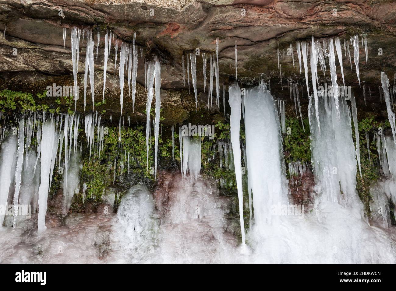Rocks faces hi-res stock photography and images - Alamy