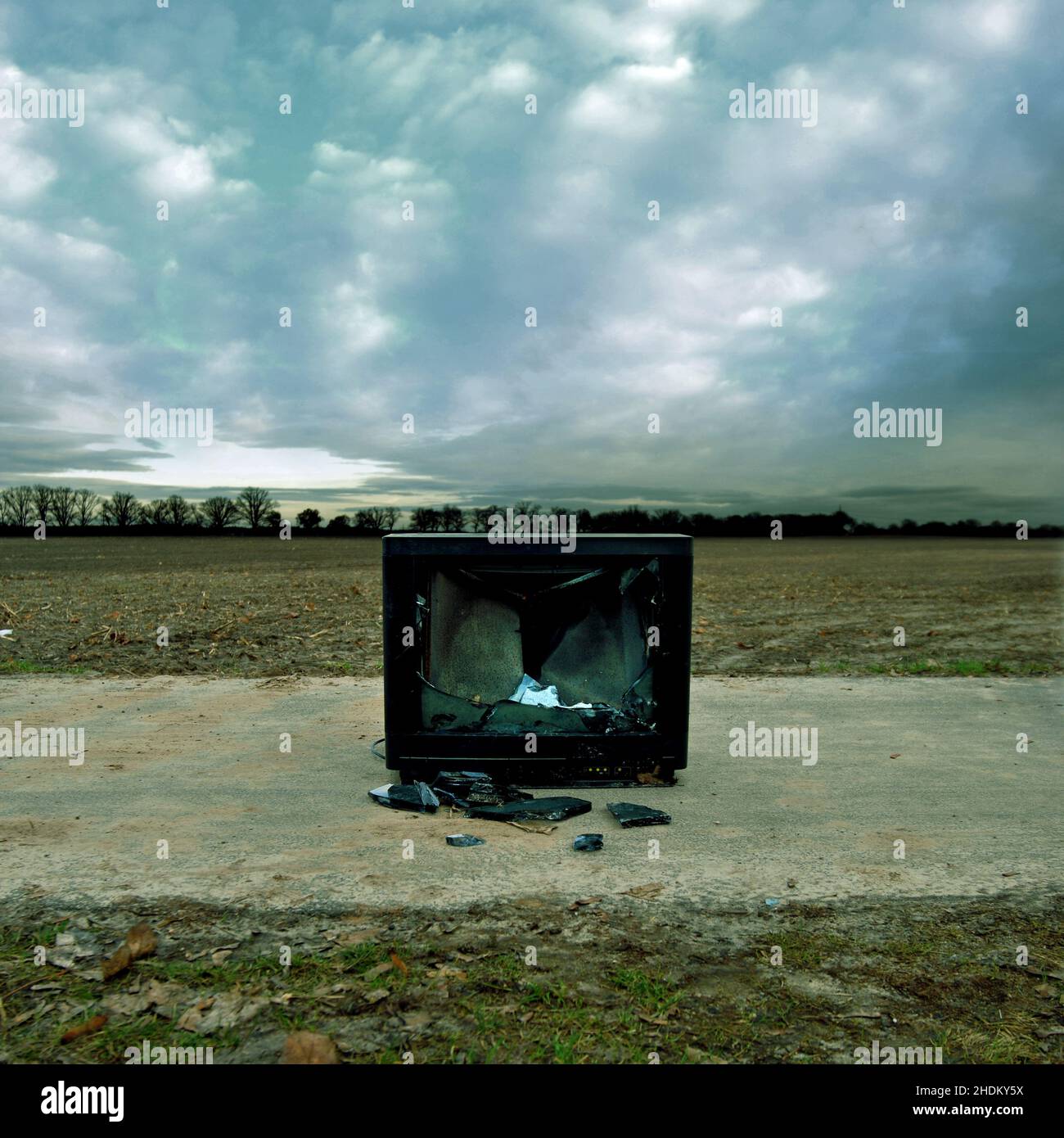 With broken tv hi-res stock photography and images - Alamy