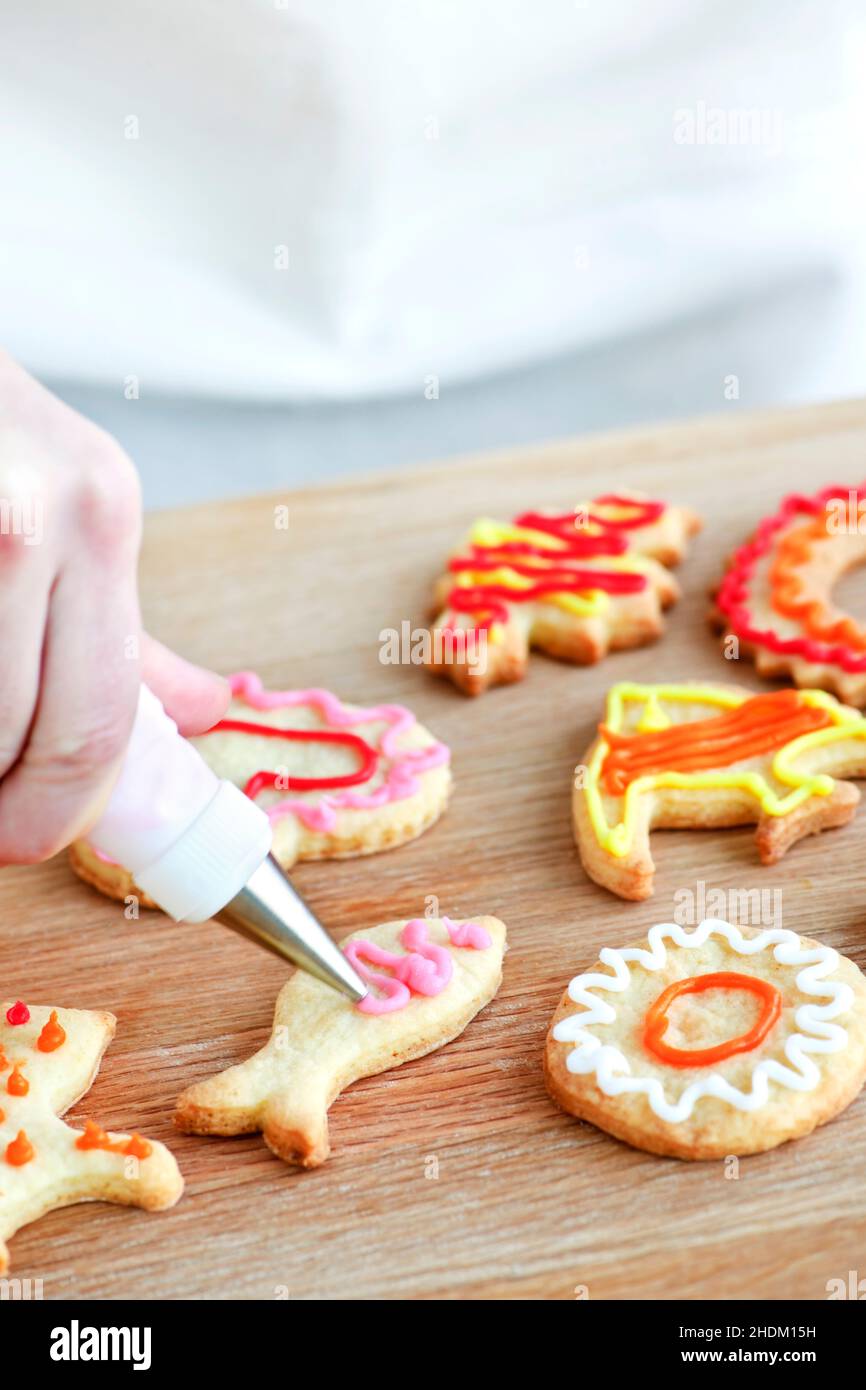 Hands pastry frosting pastries hi-res stock photography and images - Alamy