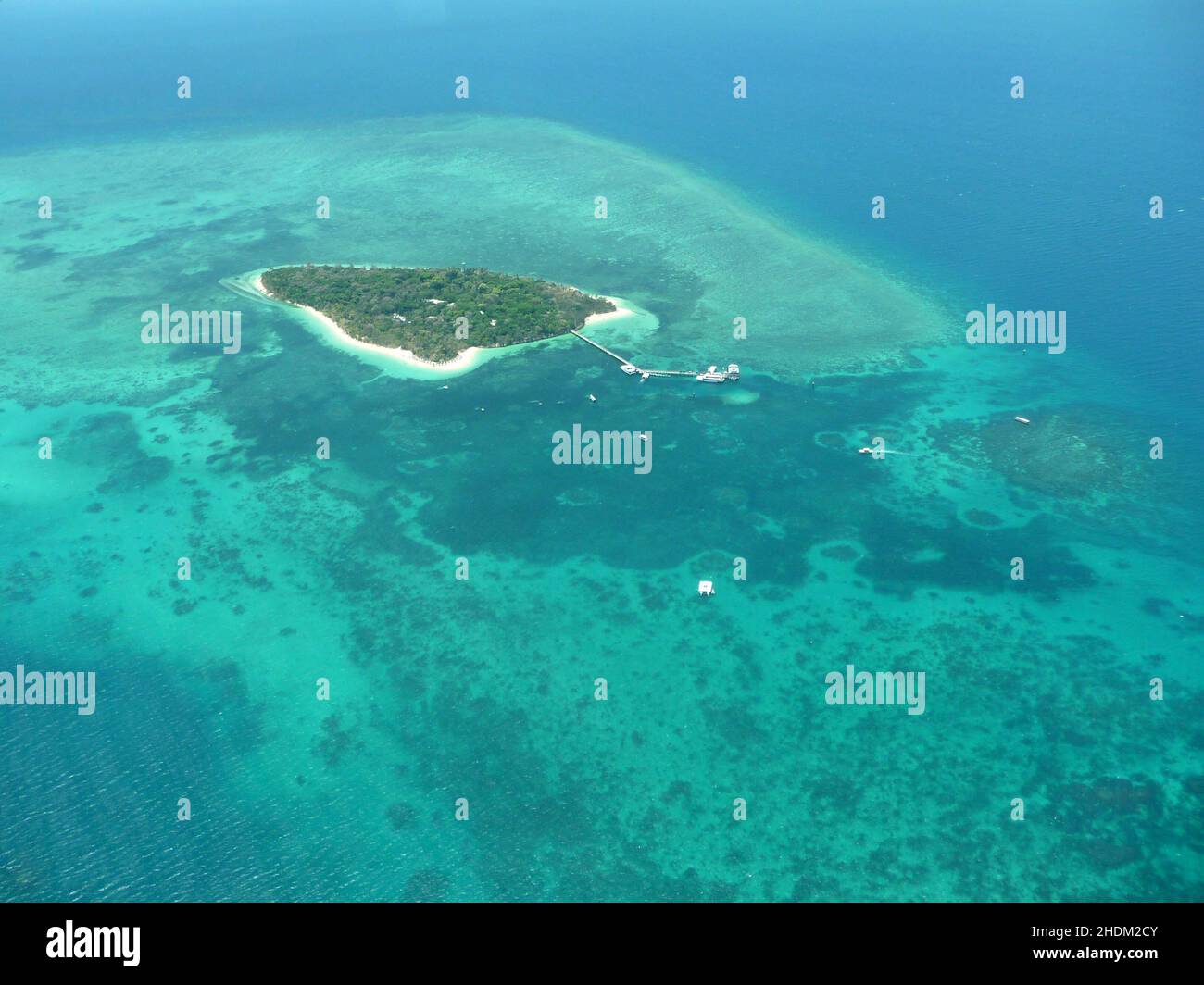 Offshore barrier reef hi-res stock photography and images - Alamy