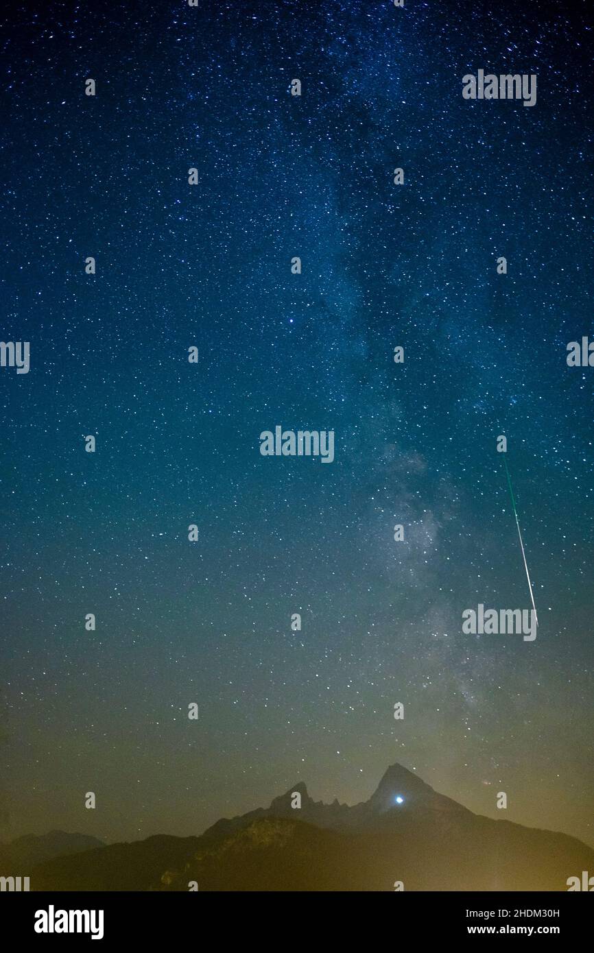 Milky way and shooting star hi-res stock photography and images - Alamy