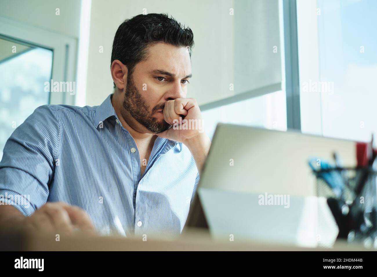 man, desk, tense, guy, men, desks, tenses Stock Photo - Alamy