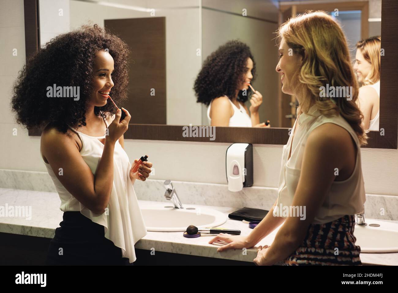 Toilet makeup women hi-res stock photography and images - Alamy