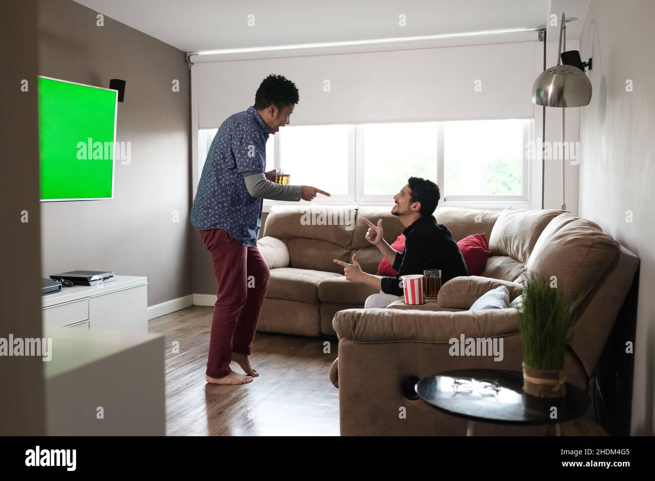 enthusiastic, watching tv, clue, friends, Green screen, enthused ...