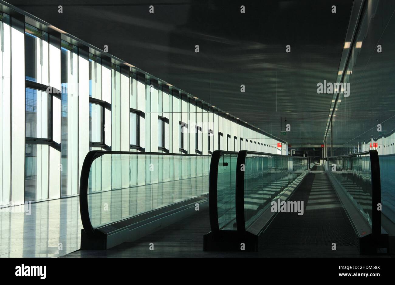 airport walkway, airport walkways Stock Photo - Alamy