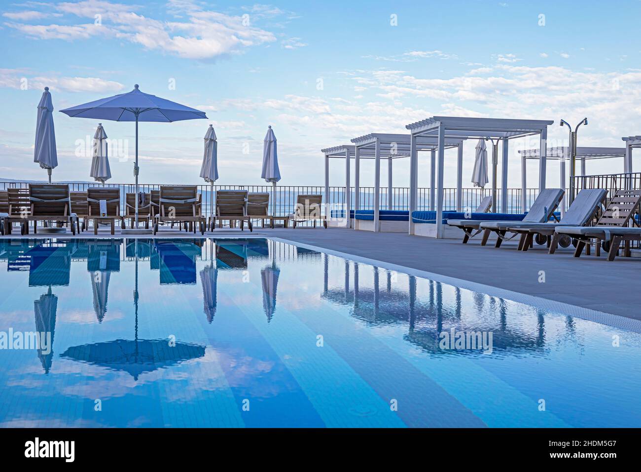 Hotel pool resort hotels hi-res stock photography and images - Alamy
