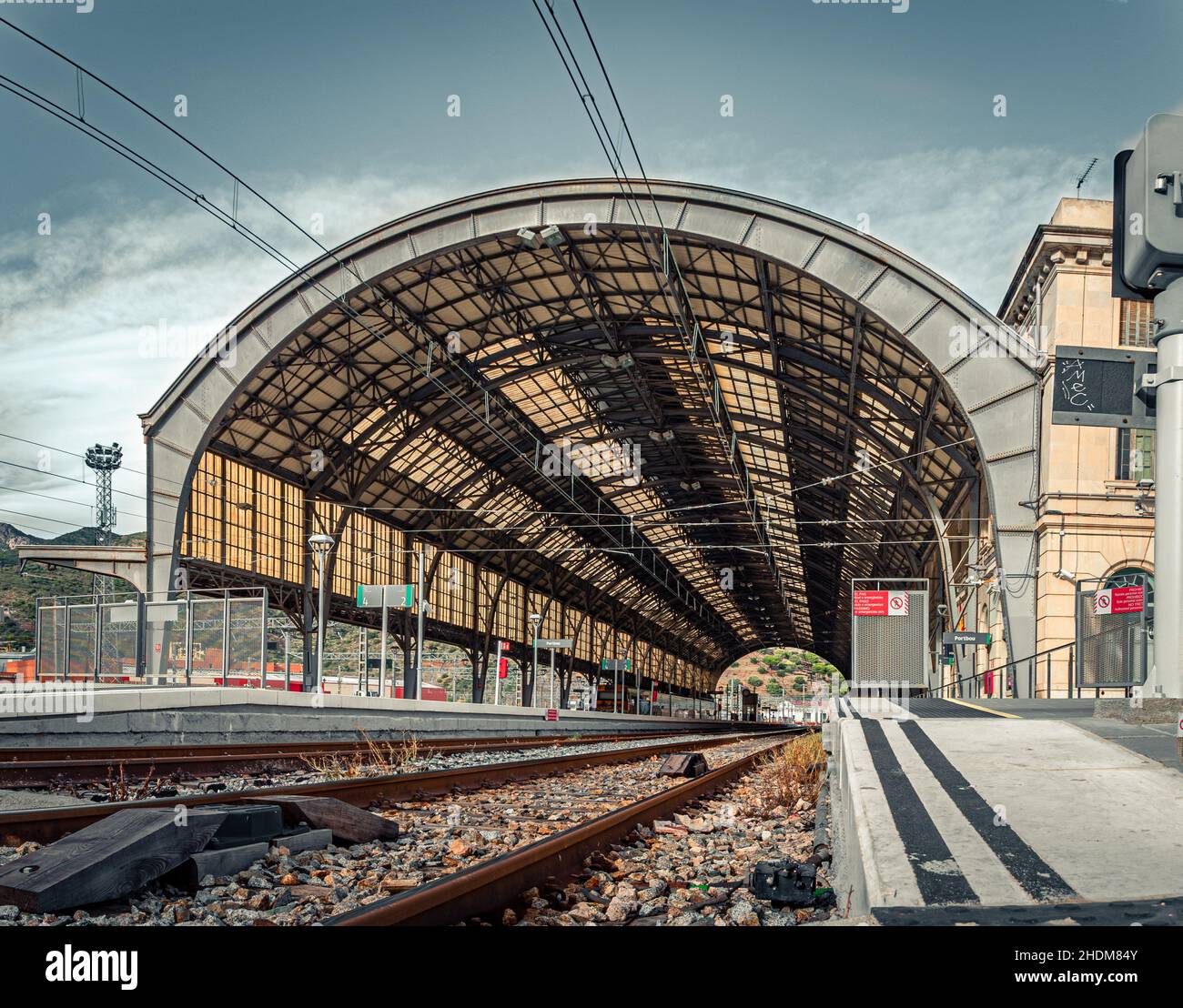 Dome underground train station hi-res stock photography and images - Alamy