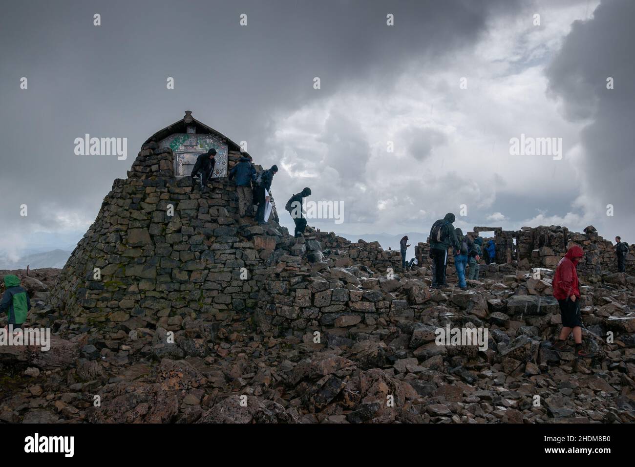 bothy, rainy, ben nevis, bothies, refuge, rain, raining Stock Photo - Alamy