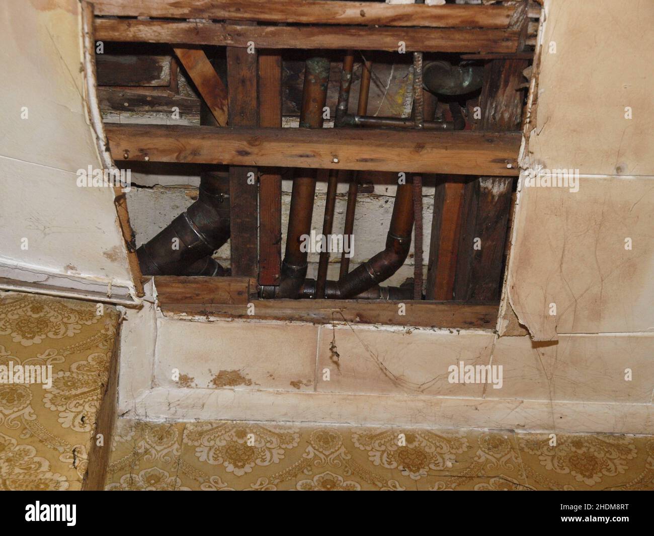 House in disrepair Stock Photo - Alamy