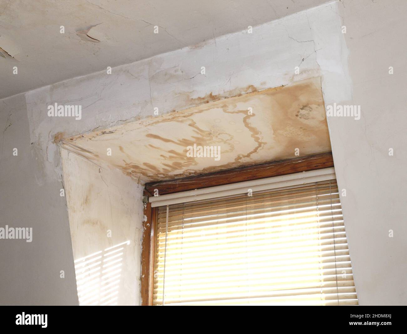 House in disrepair Stock Photo - Alamy