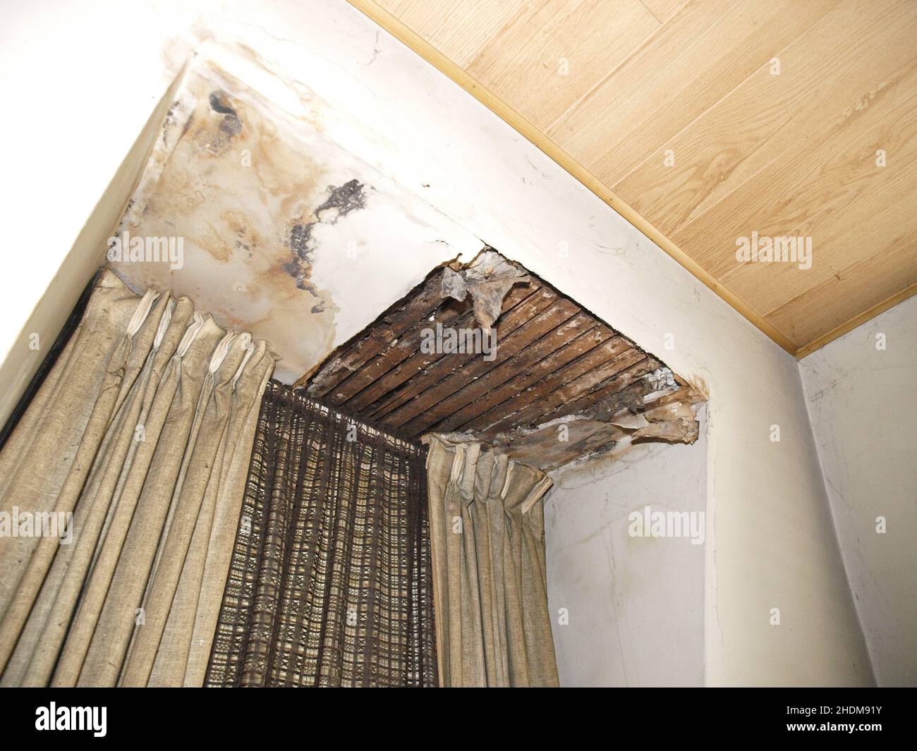 House in disrepair Stock Photo - Alamy