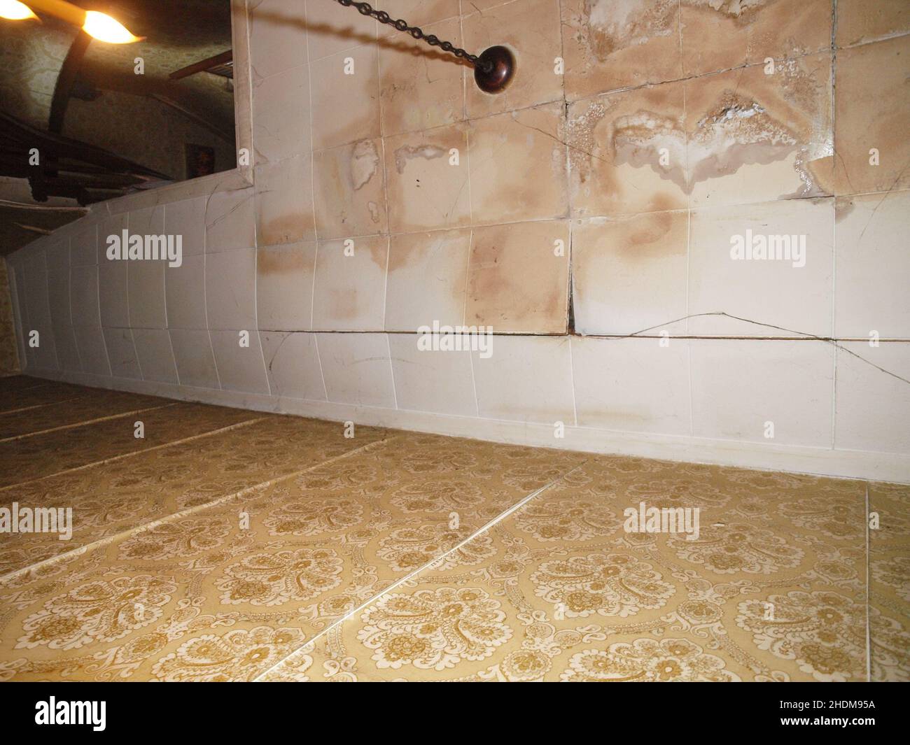 House in disrepair Stock Photo - Alamy