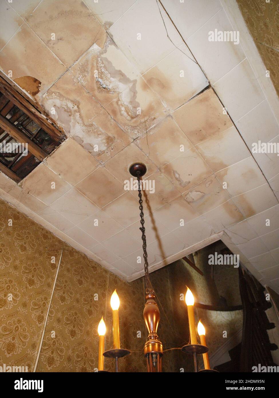 House in disrepair Stock Photo - Alamy