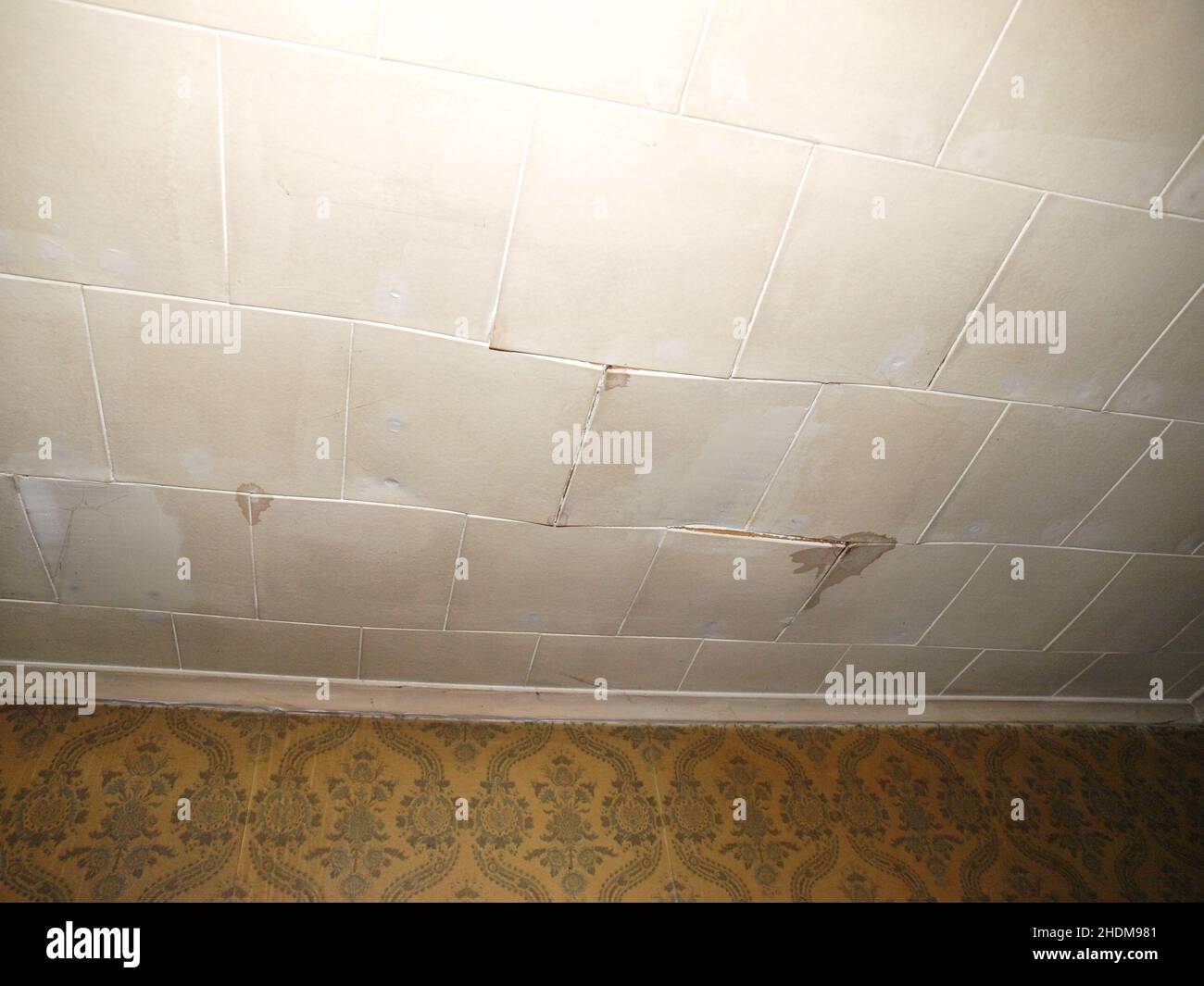 House in disrepair Stock Photo - Alamy