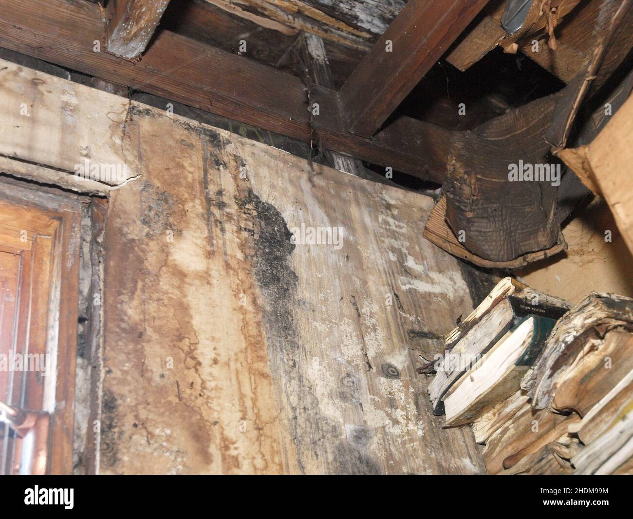 House in disrepair Stock Photo - Alamy