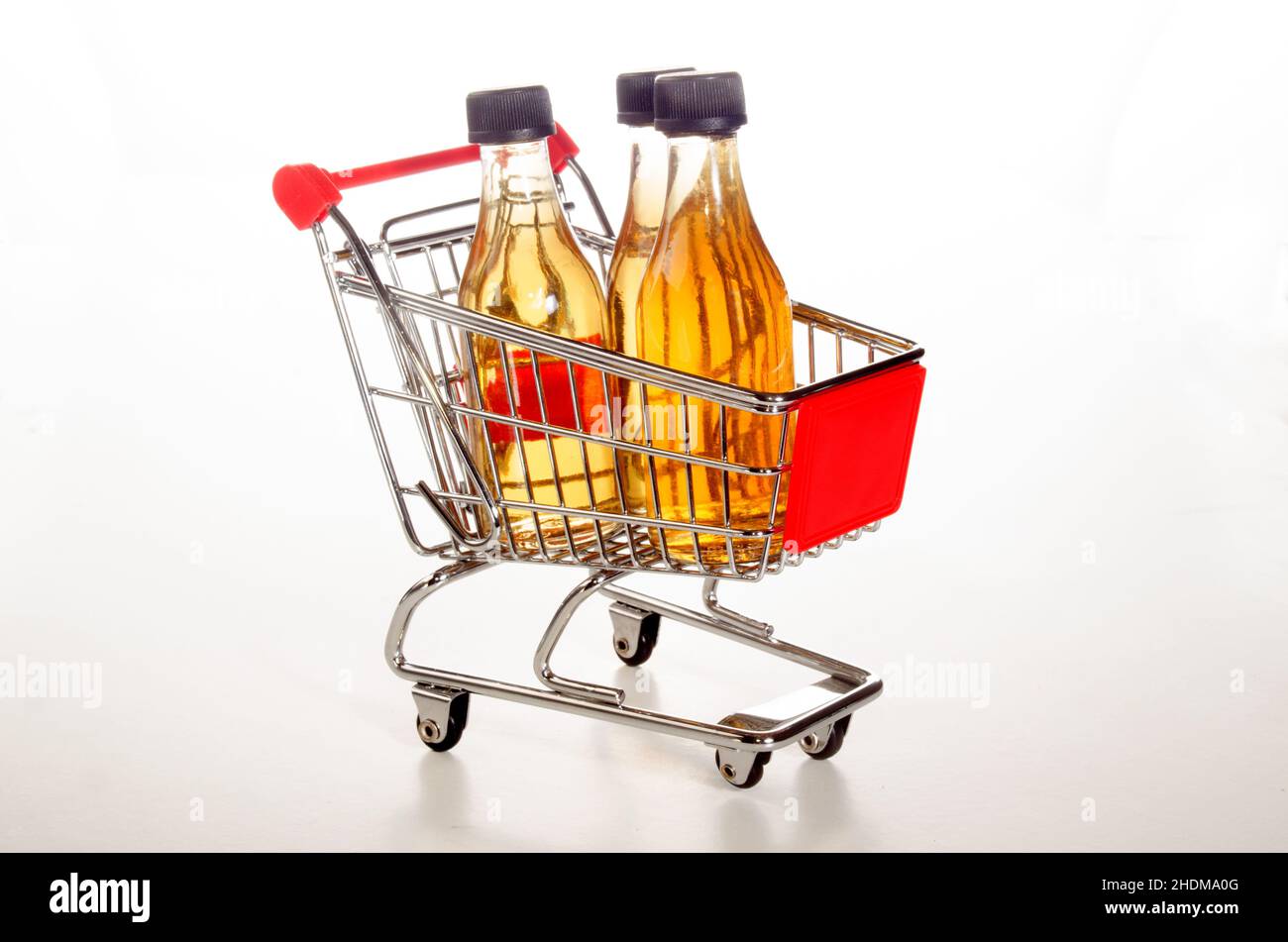shopping, apple juice, apple juices Stock Photo - Alamy
