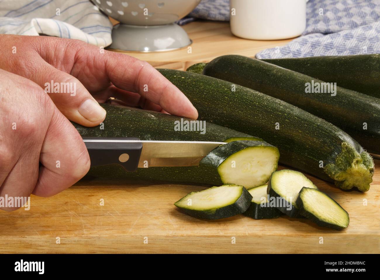 cutting, zucchini, zucchinis Stock Photo - Alamy