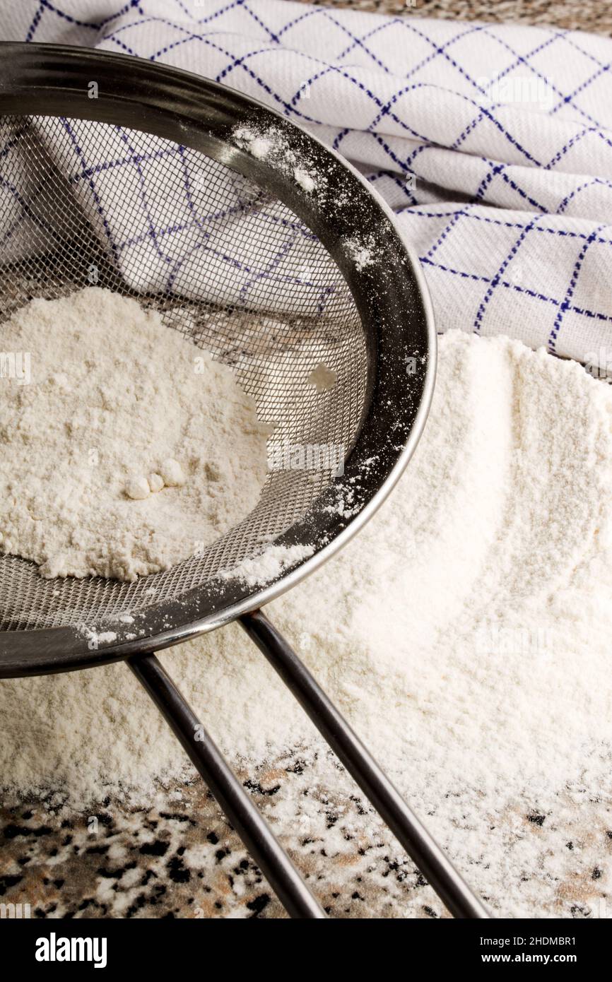 Flour sieves hi-res stock photography and images - Alamy