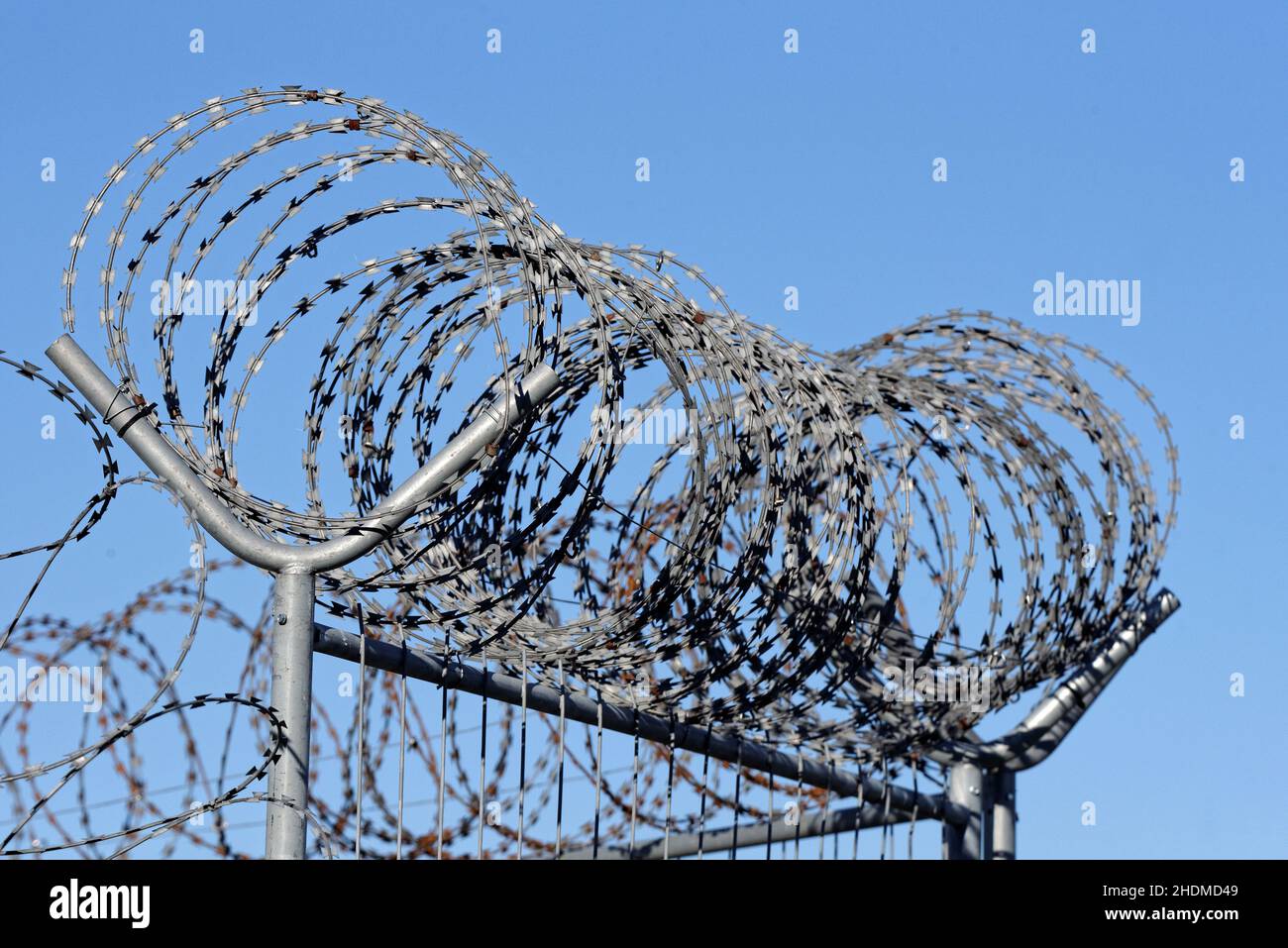 fence, razor wire, fences, razor wires Stock Photo - Alamy